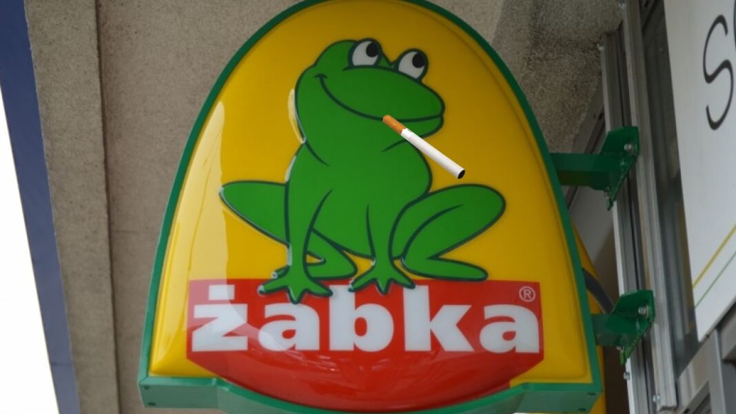 Papierosy plus hot dog. Kontrowersyjna promocja Żabki - TrueStory